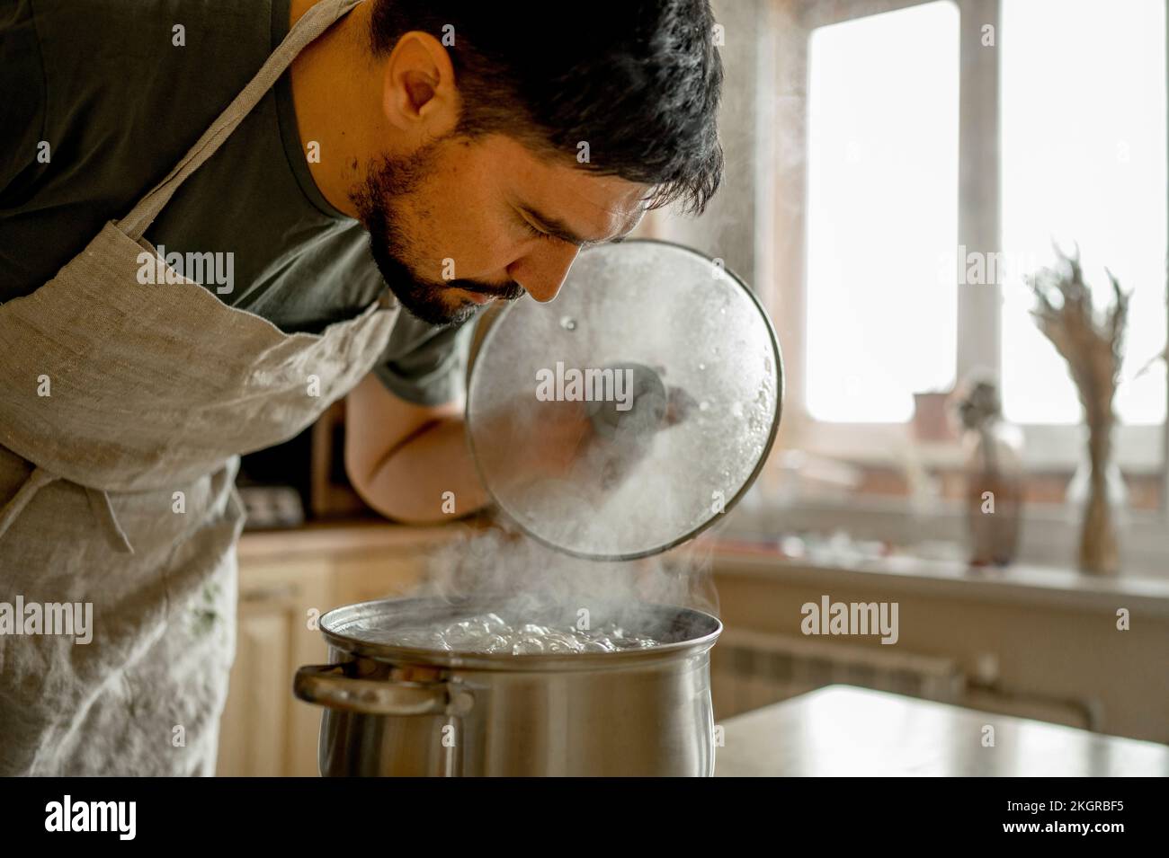 Boiling soup in pot hi-res stock photography and images - Alamy