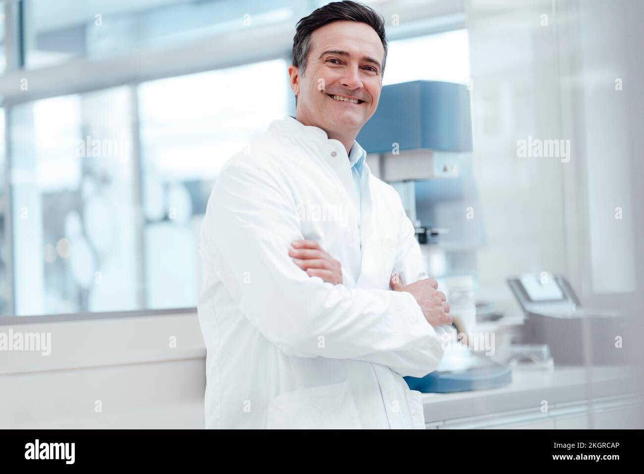 Man lab coat hi-res stock photography and images - Alamy