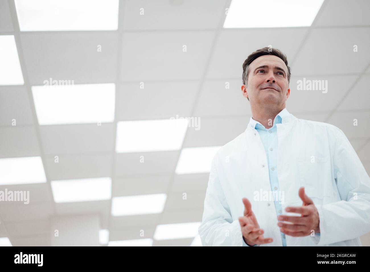 Man lab coat hi-res stock photography and images - Alamy