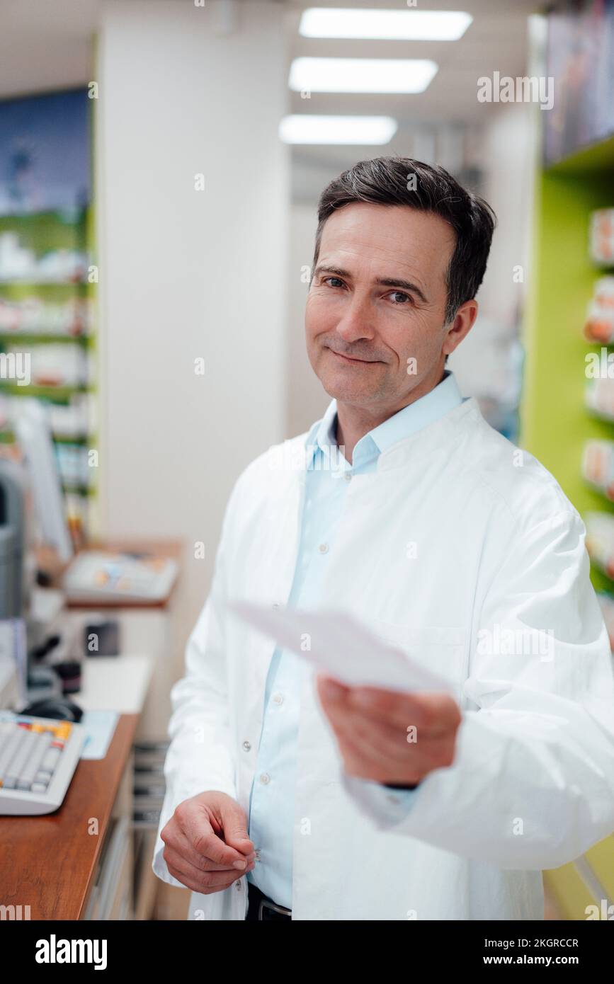 Prescription laboratory hi-res stock photography and images - Alamy