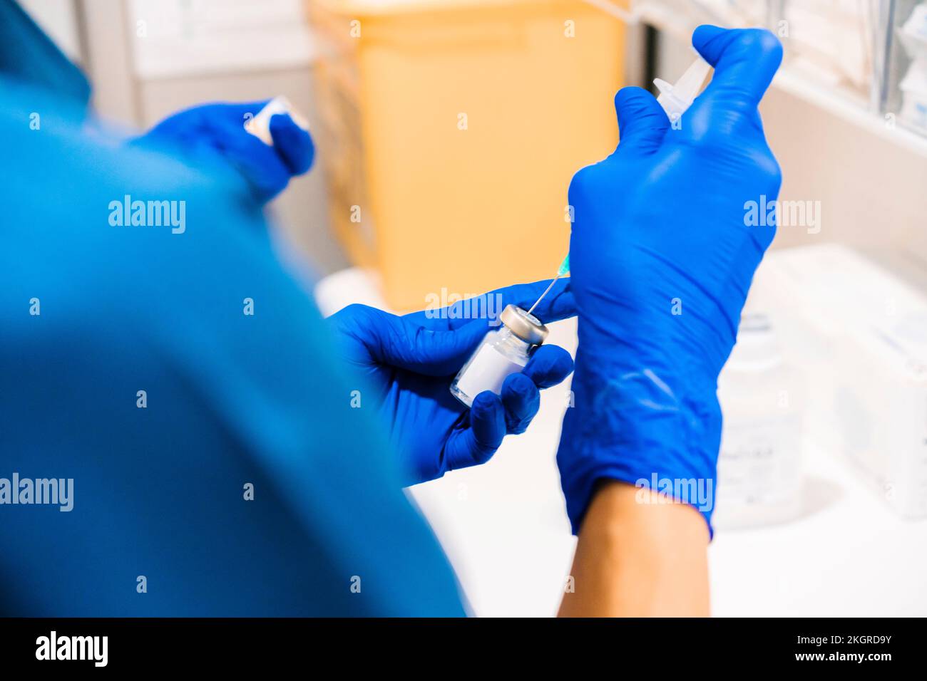 Nurse with syringe hi-res stock photography and images - Alamy