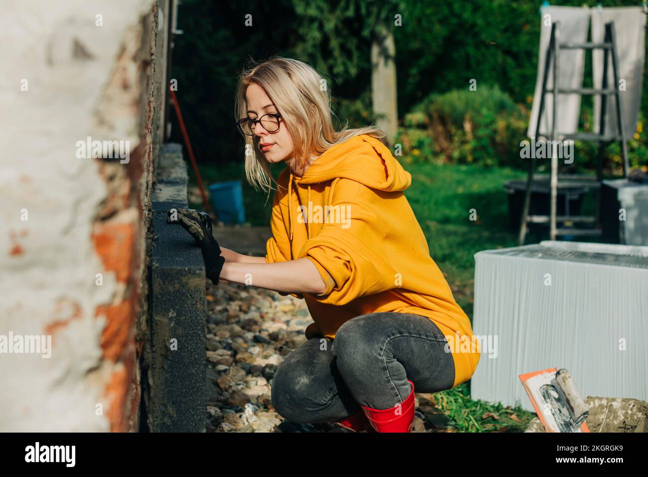 Installing the exterior hi-res stock photography and images - Alamy