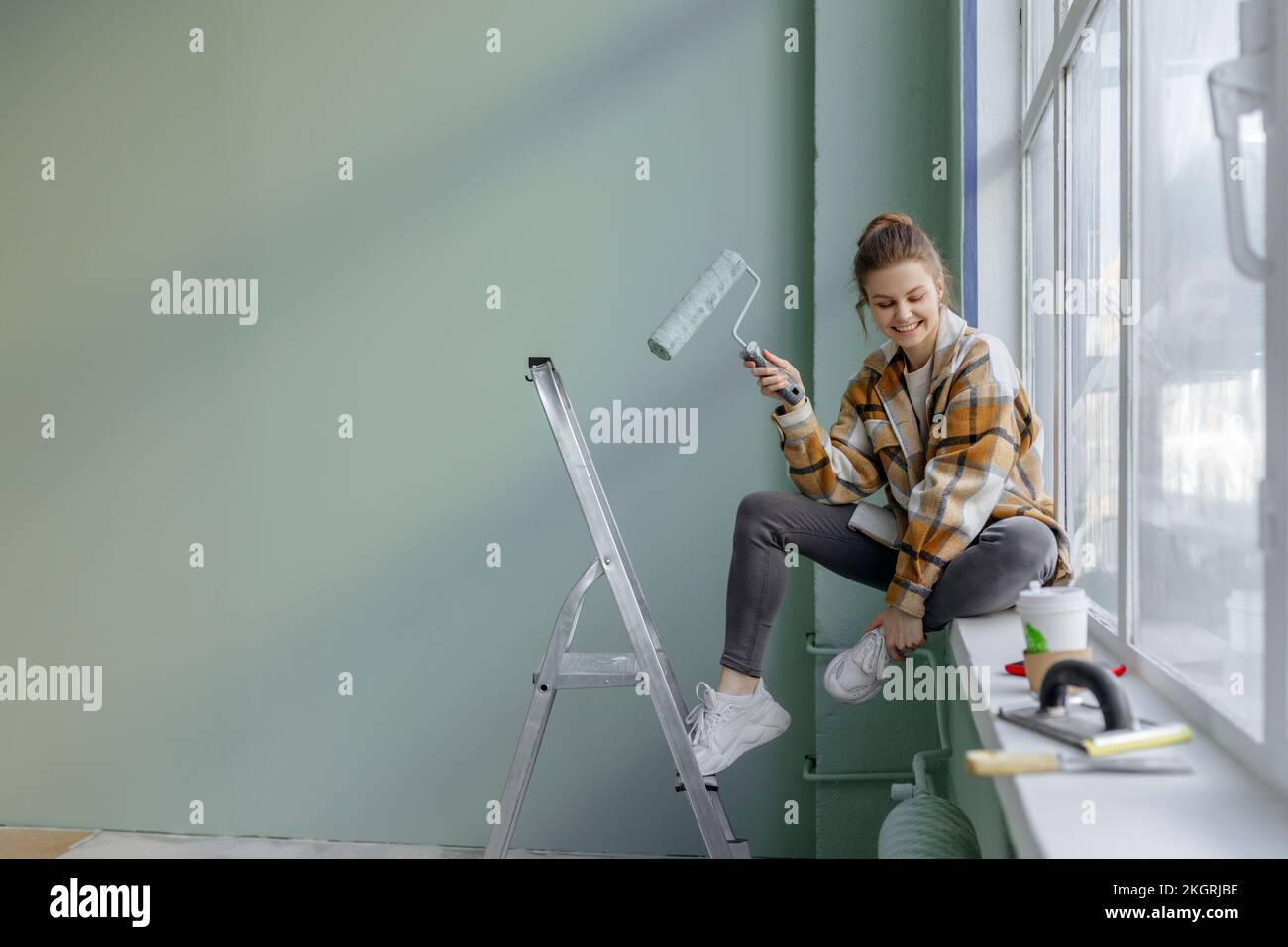 Woman sitting on a ladder hi-res stock photography and images - Alamy