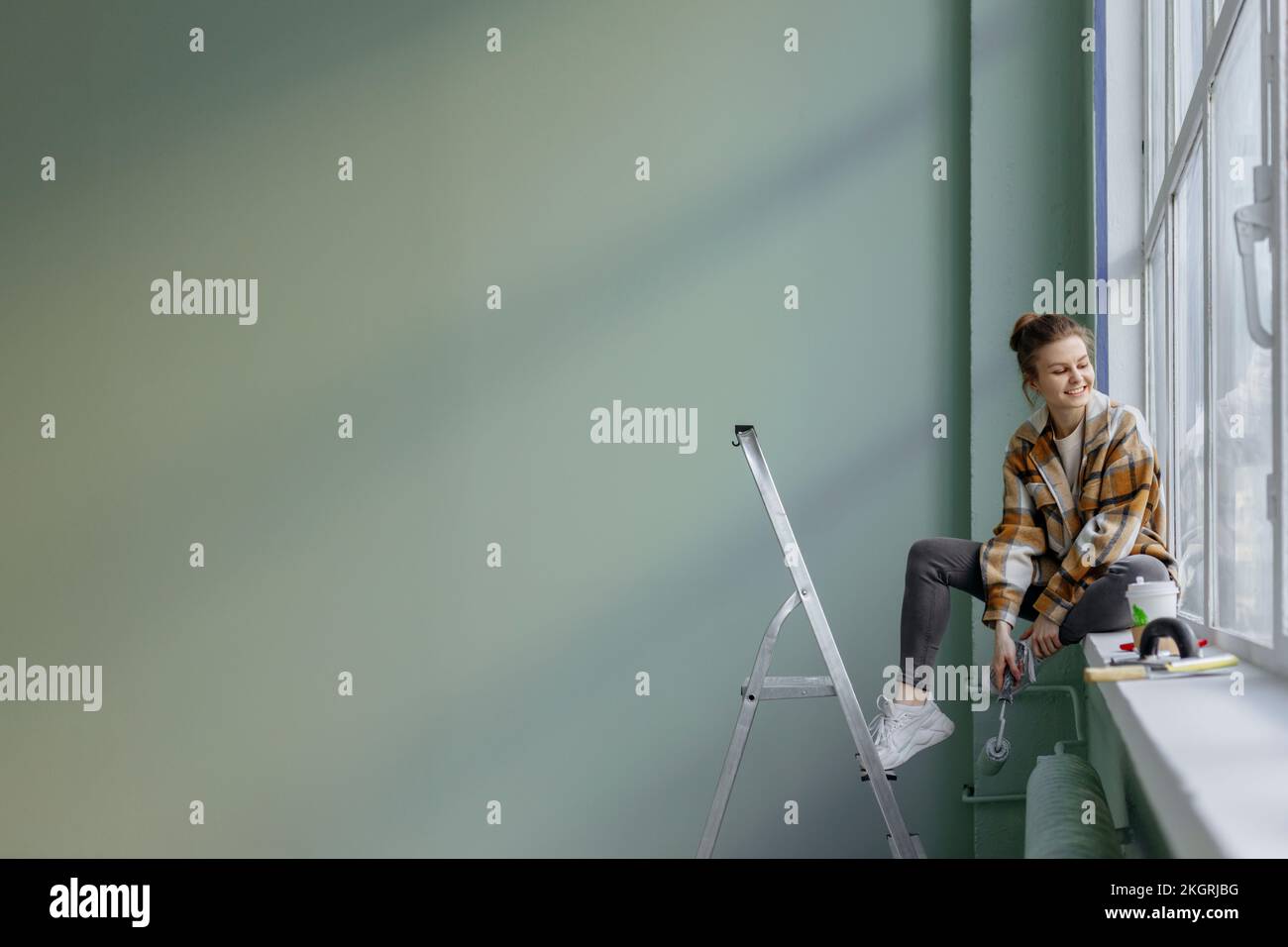 Person in apartment window hi-res stock photography and images - Alamy
