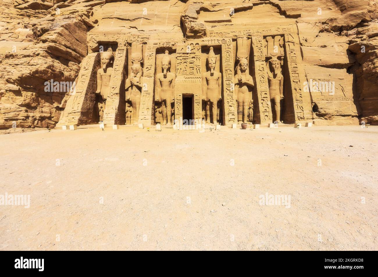 Entrance small temple hathor nefertari hi-res stock photography and ...