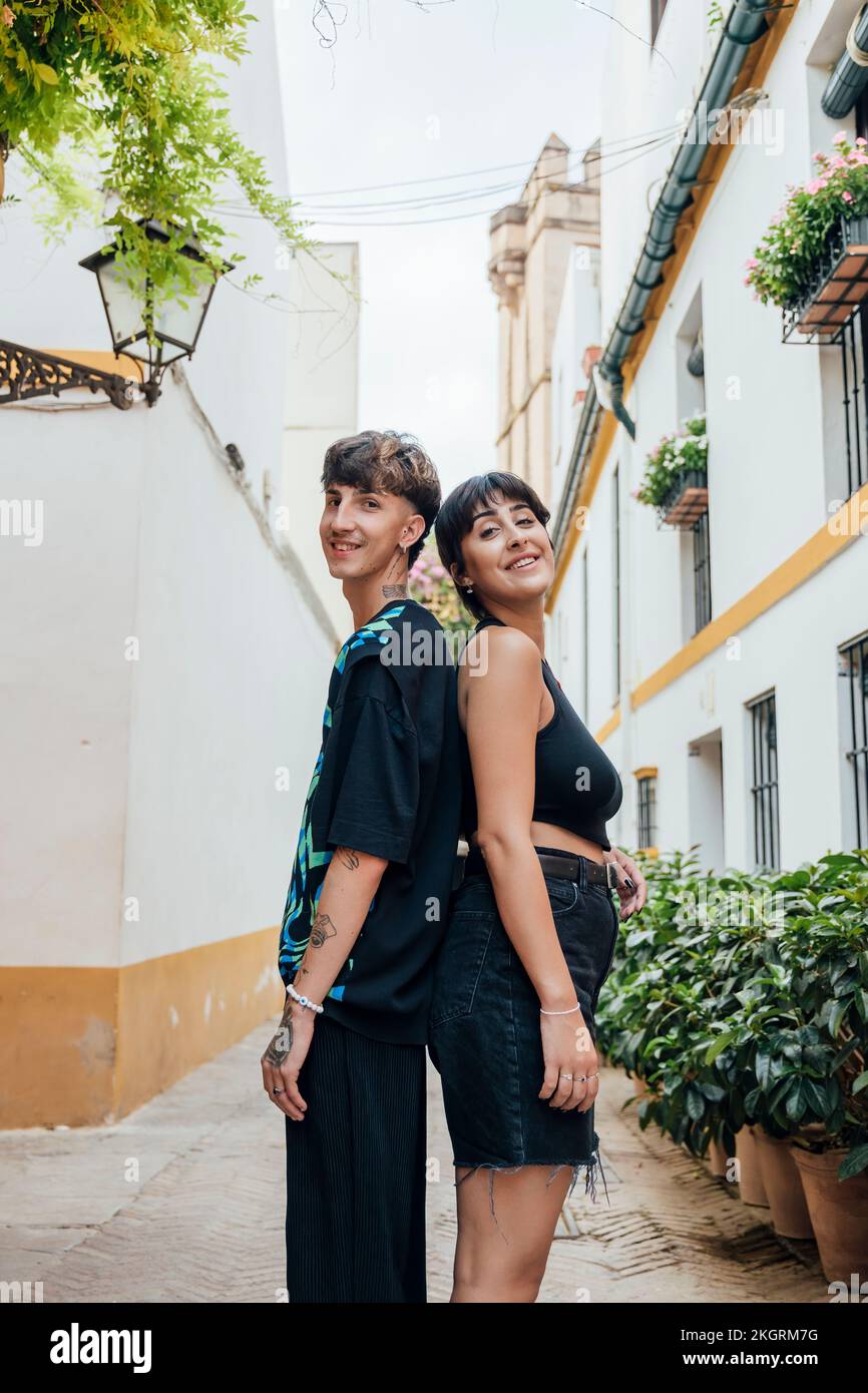 Young couple smiling back hi-res stock photography and images - Alamy