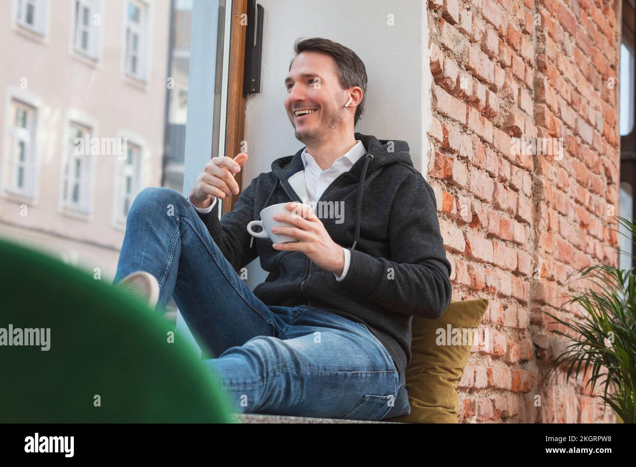 Cup the ear hi-res stock photography and images - Alamy