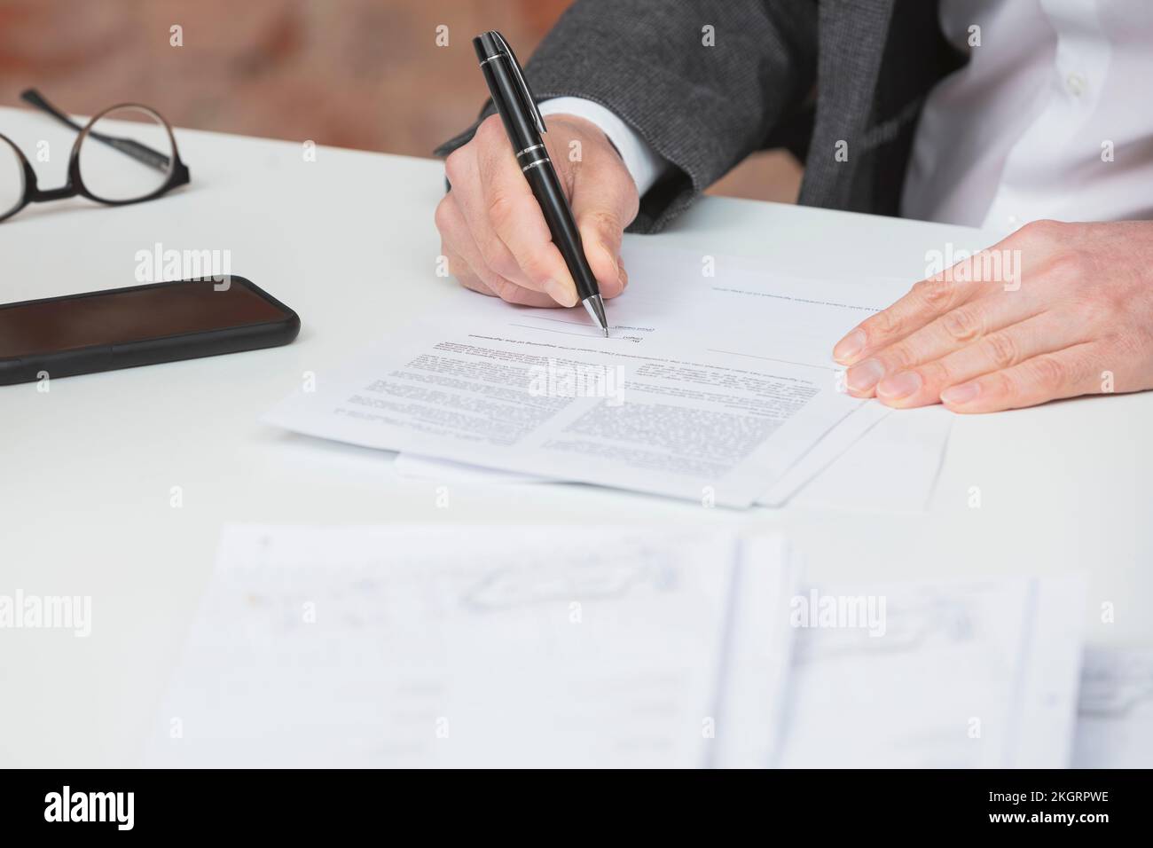 Hand pen desk hi-res stock photography and images - Alamy