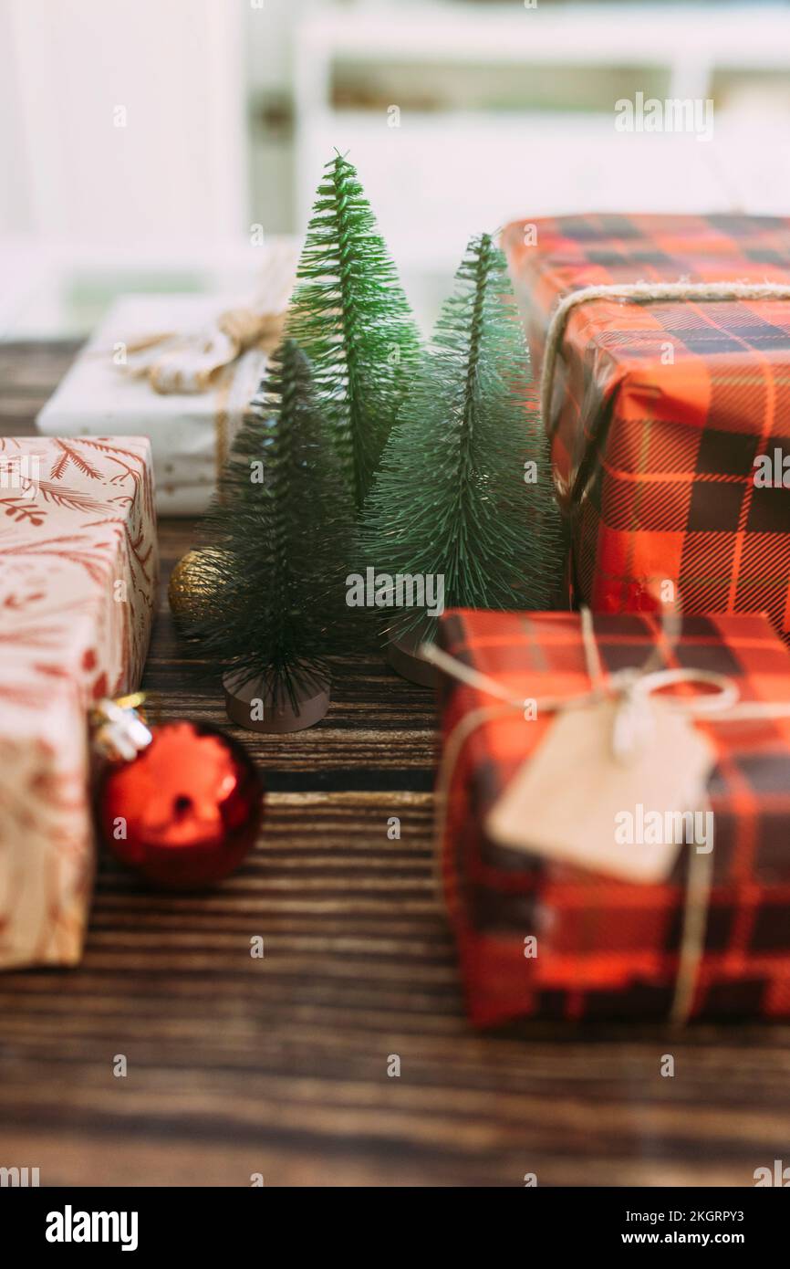 Table of gifts hi-res stock photography and images - Alamy