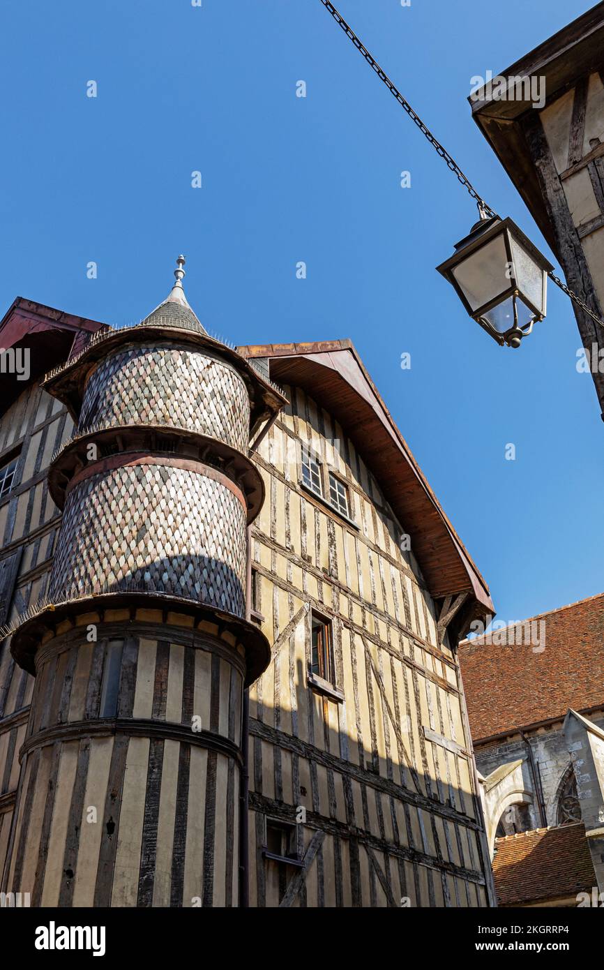 Historic half timbered townhouse hi-res stock photography and images ...