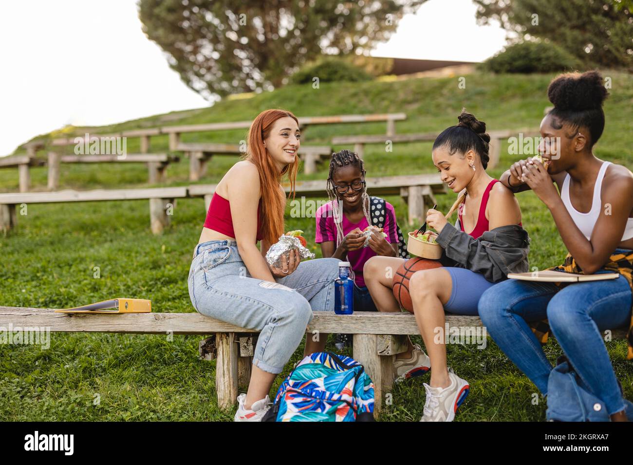 Group of women sitting bench hi-res stock photography and images - Alamy
