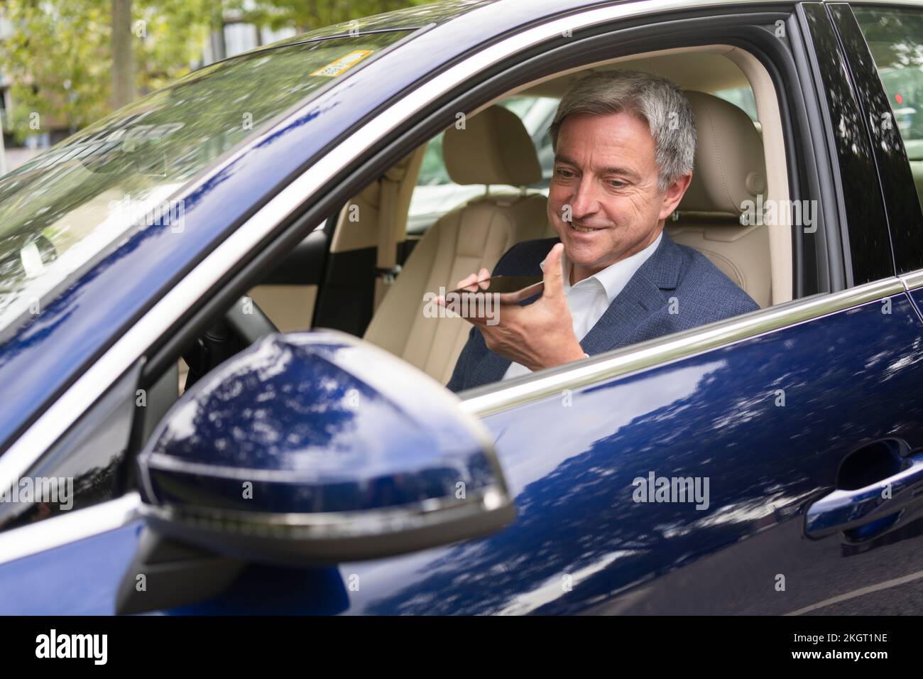 Person speaker phone in car hi-res stock photography and images - Alamy