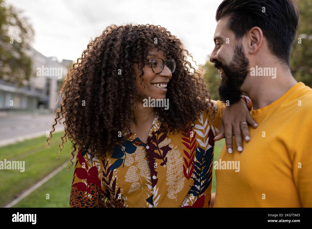 Hand shoulder hi-res stock photography and images - Alamy