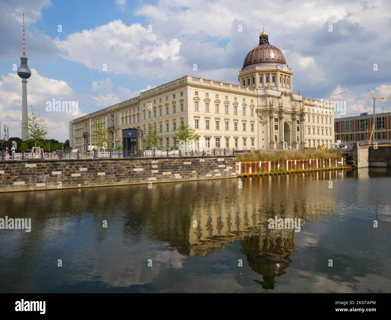 Berlin palace river spree foreground hi-res stock photography and ...