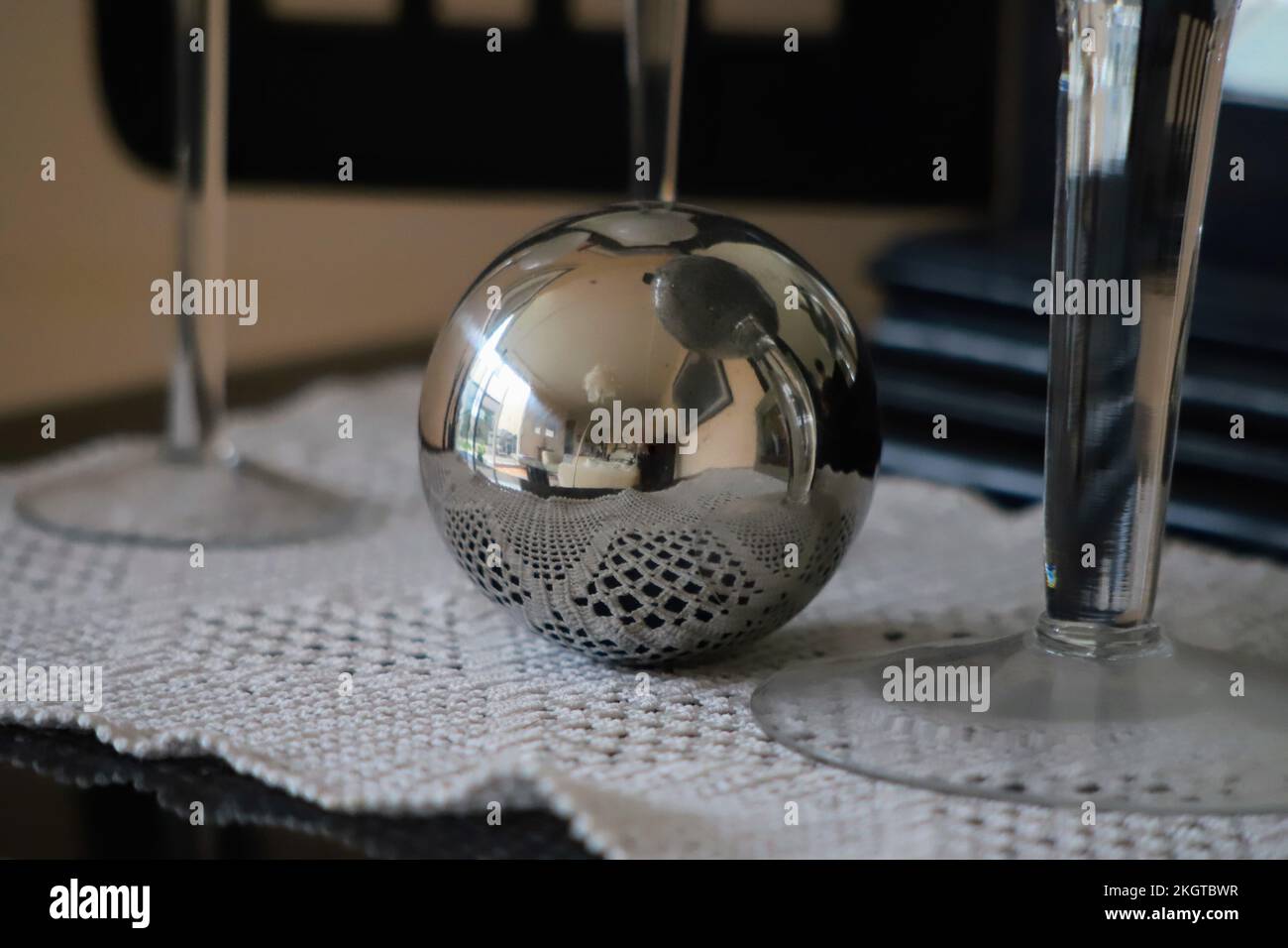Mirror ball decoration hi-res stock photography and images - Alamy