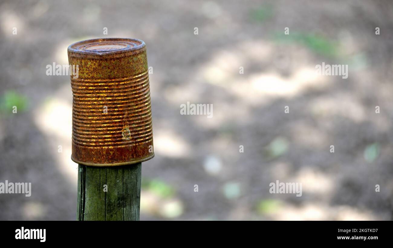 Rusty tin can hi-res stock photography and images - Alamy