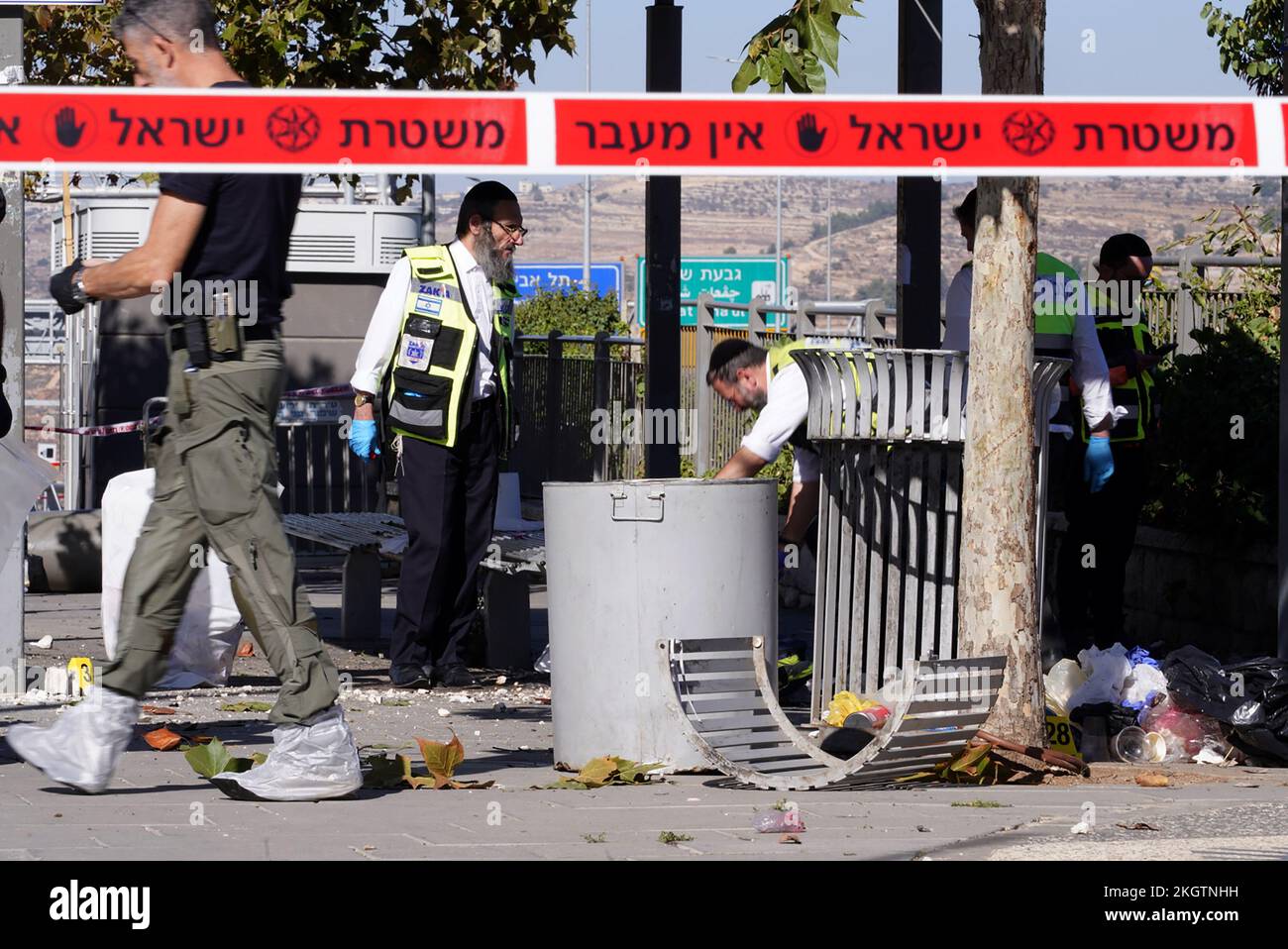 Jerusalem, Israel. 23rd Nov, 2022. Israeli security forces and forensic ...