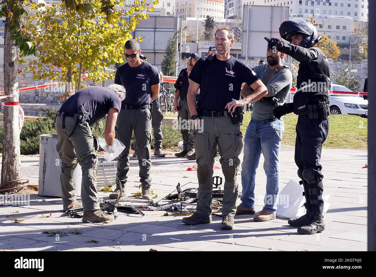 Jerusalem, Israel. 23rd Nov, 2022. Israeli security forces and forensic ...