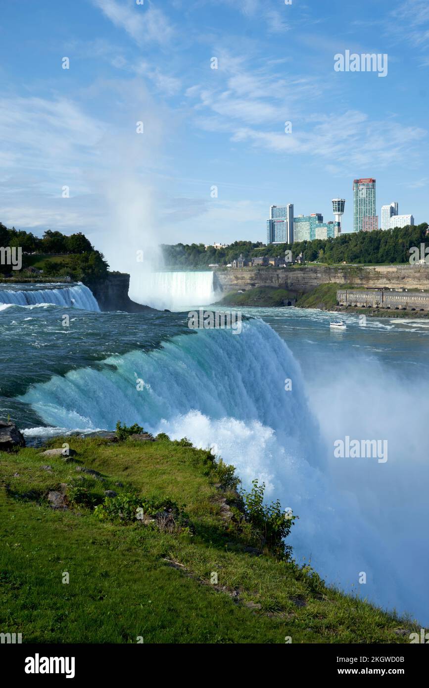 Niagara falls daytime hi-res stock photography and images - Alamy