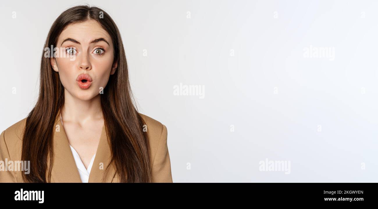 Close up portrait of surprised, amazed businesswoman, say wow, staring ...