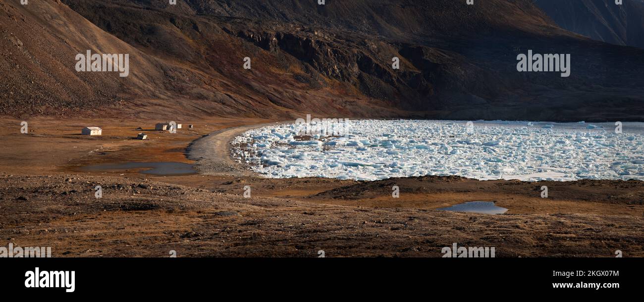 Nunavut inuit tourism not tourist hi-res stock photography and images ...