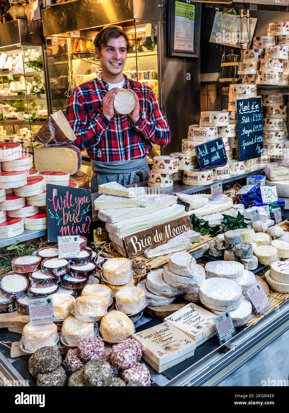 BOROUGH MARKET FRENCH CHEESE STALL Authentic friendly charming French ...