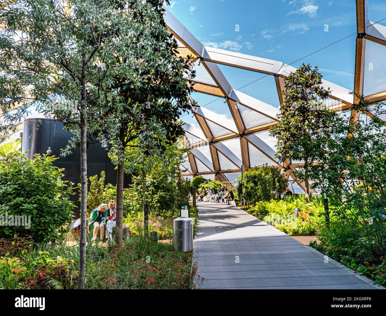 CROSS RAIL Canary Wharf tropical roof garden an oasis of calm above ...