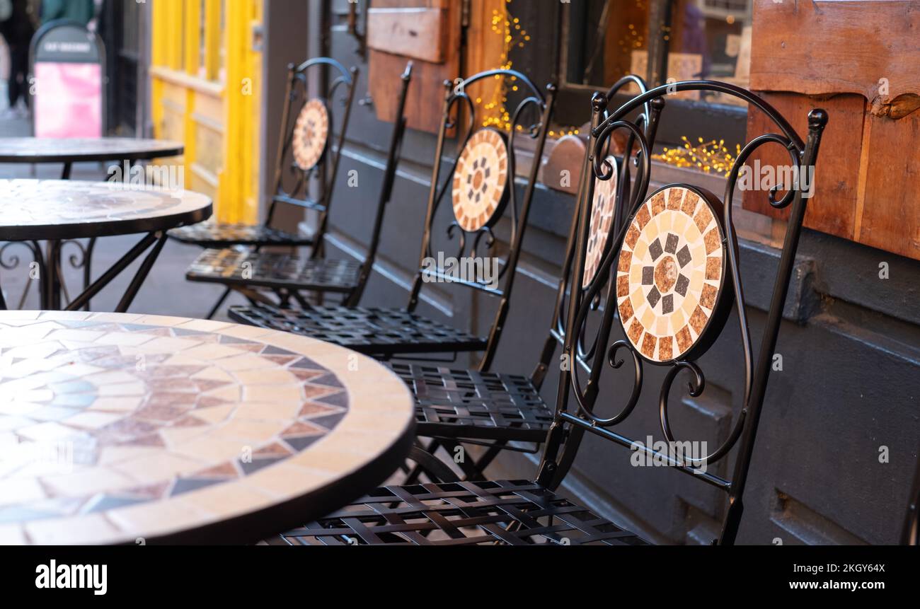 Deli with outside tables on Bermondsey Street, Bermondsey, near London ...