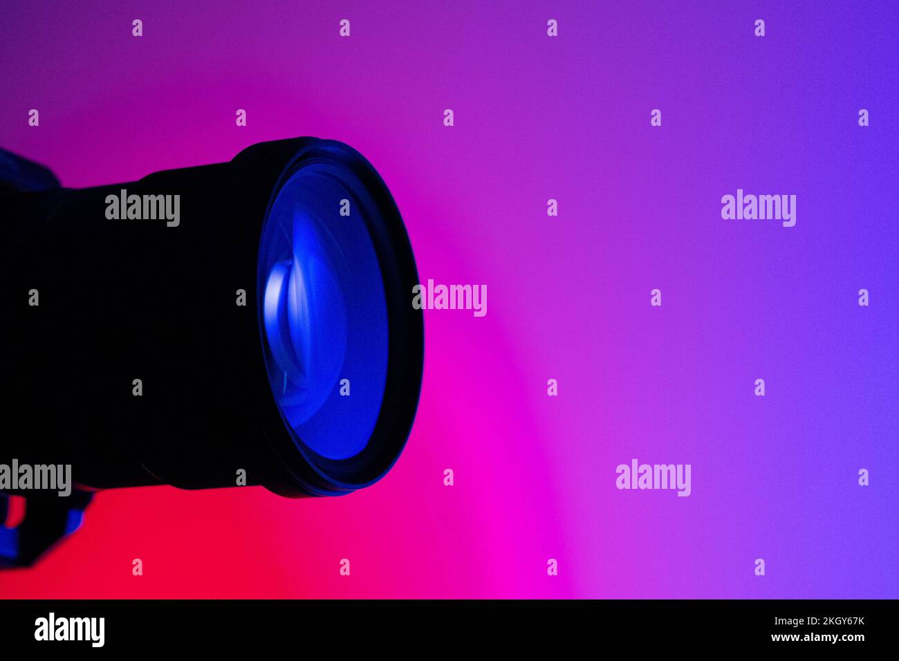 A camera lens on a purple gradient background Stock Photo - Alamy