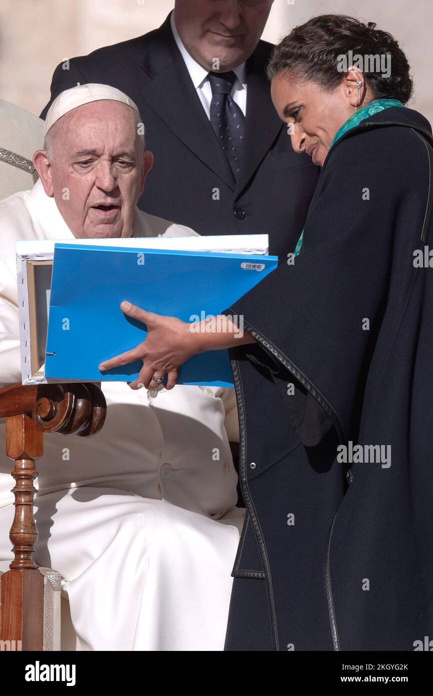 Vatican City, Vatican, 23 November 2022. Pope Francis greets Israeli ...