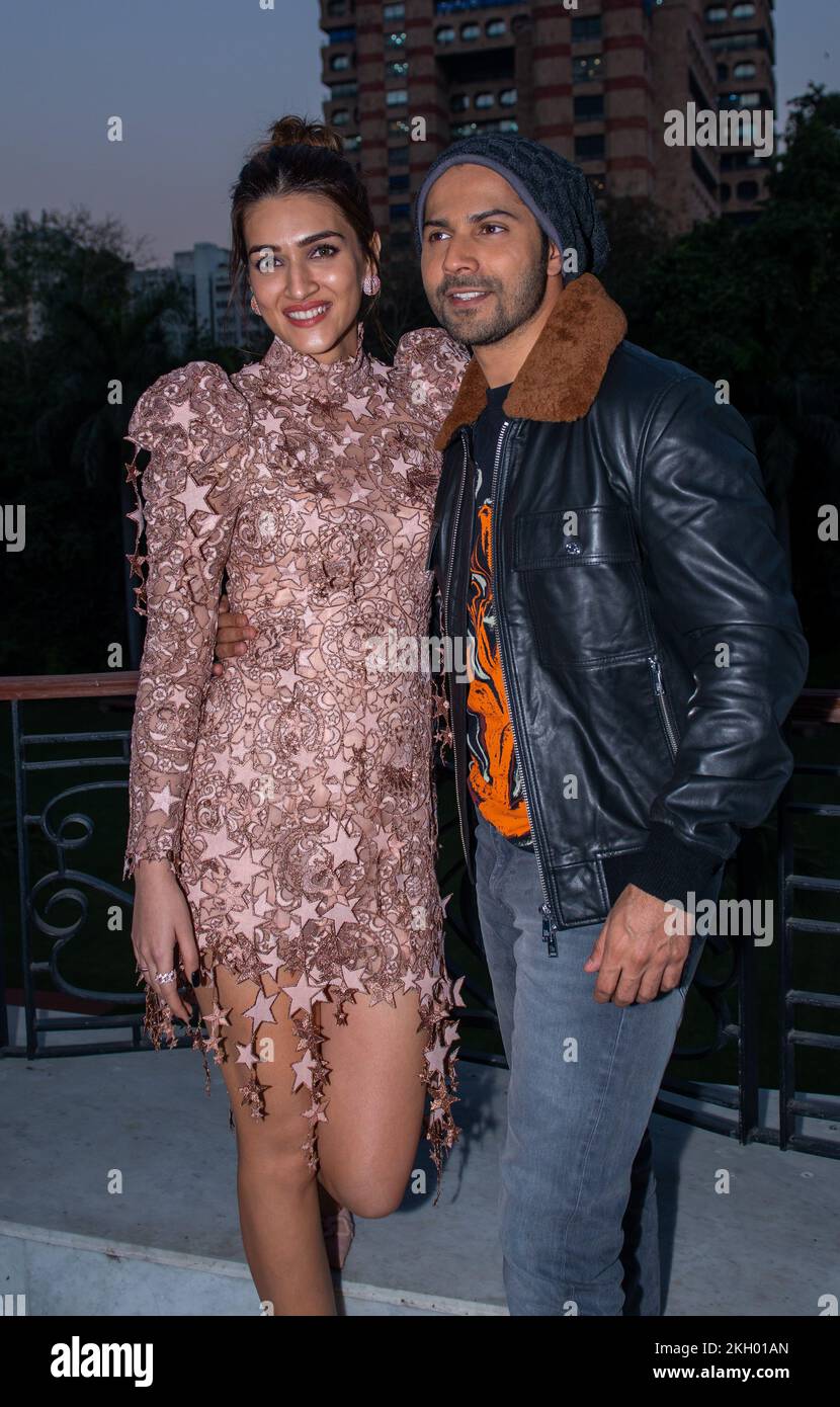 Bollywood Actor Varun Dhawan and Actress Kriti Sanon pose for photos ...