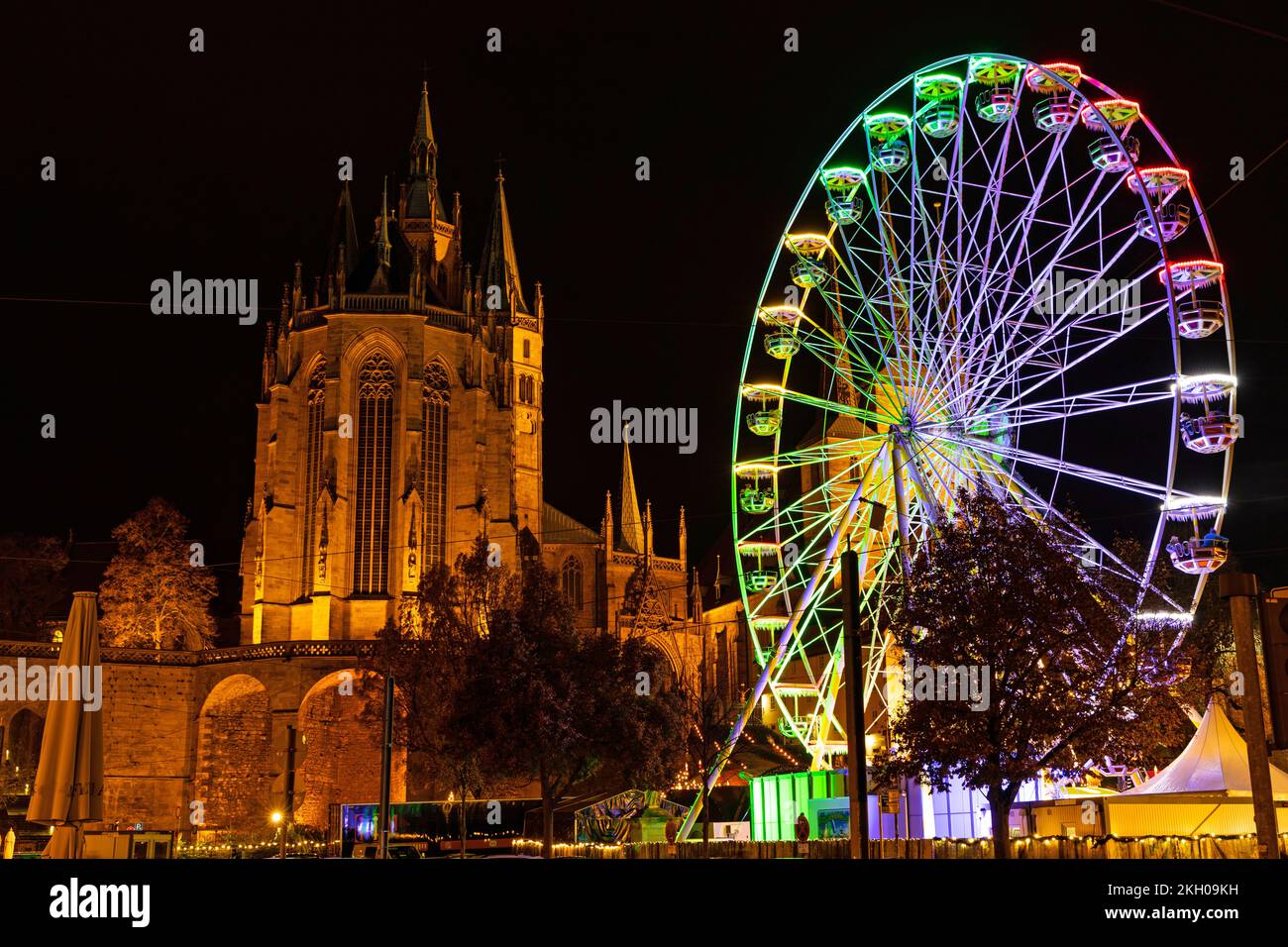 christmas market on the cathedral square in Erfurt with ferris wheel in ...