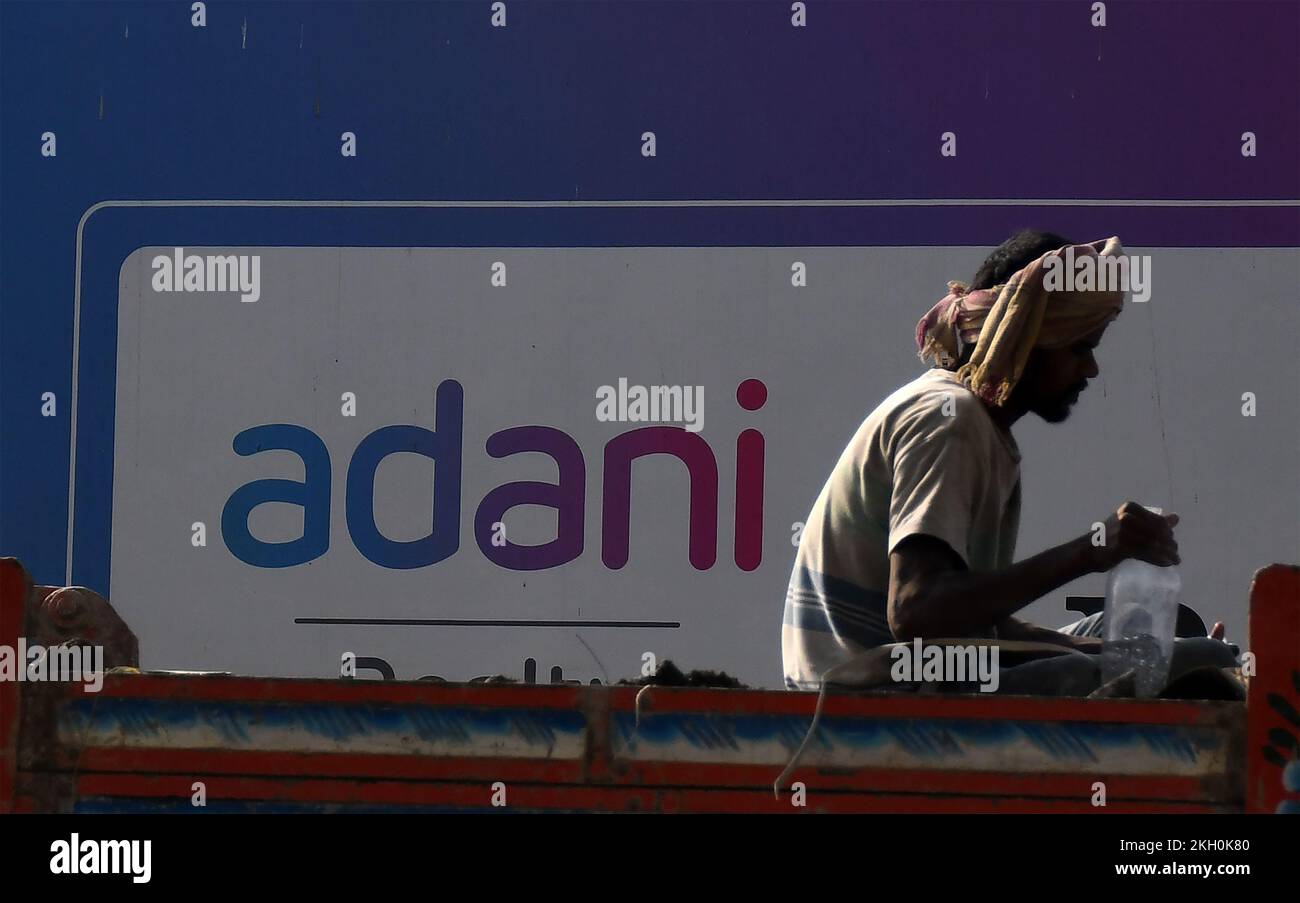 Mumbai, Maharashtra, India. 23rd Nov, 2022. A man holding a water ...