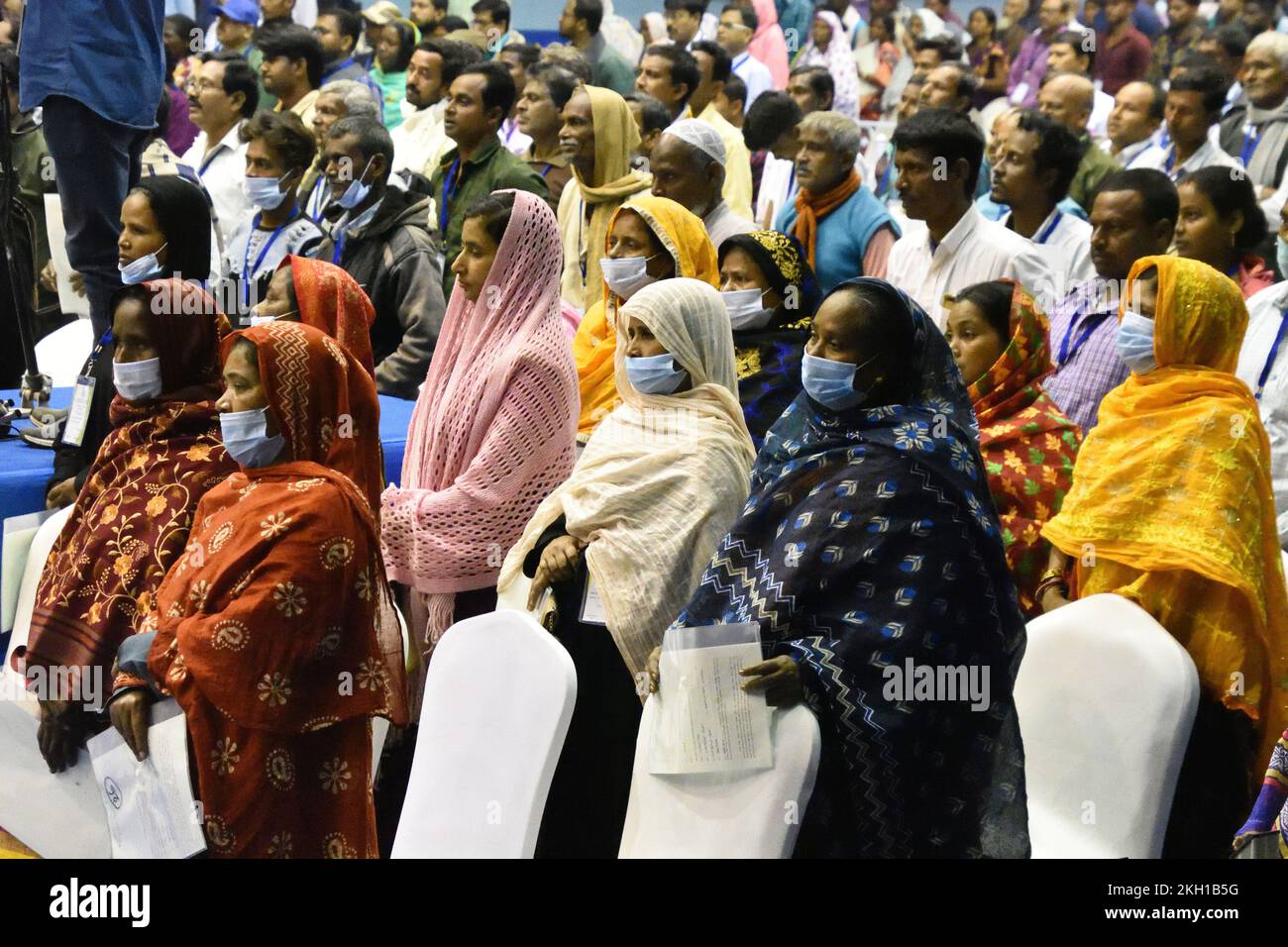 Kolkata, India. 23rd Nov, 2022. Marginalized people showing their ...