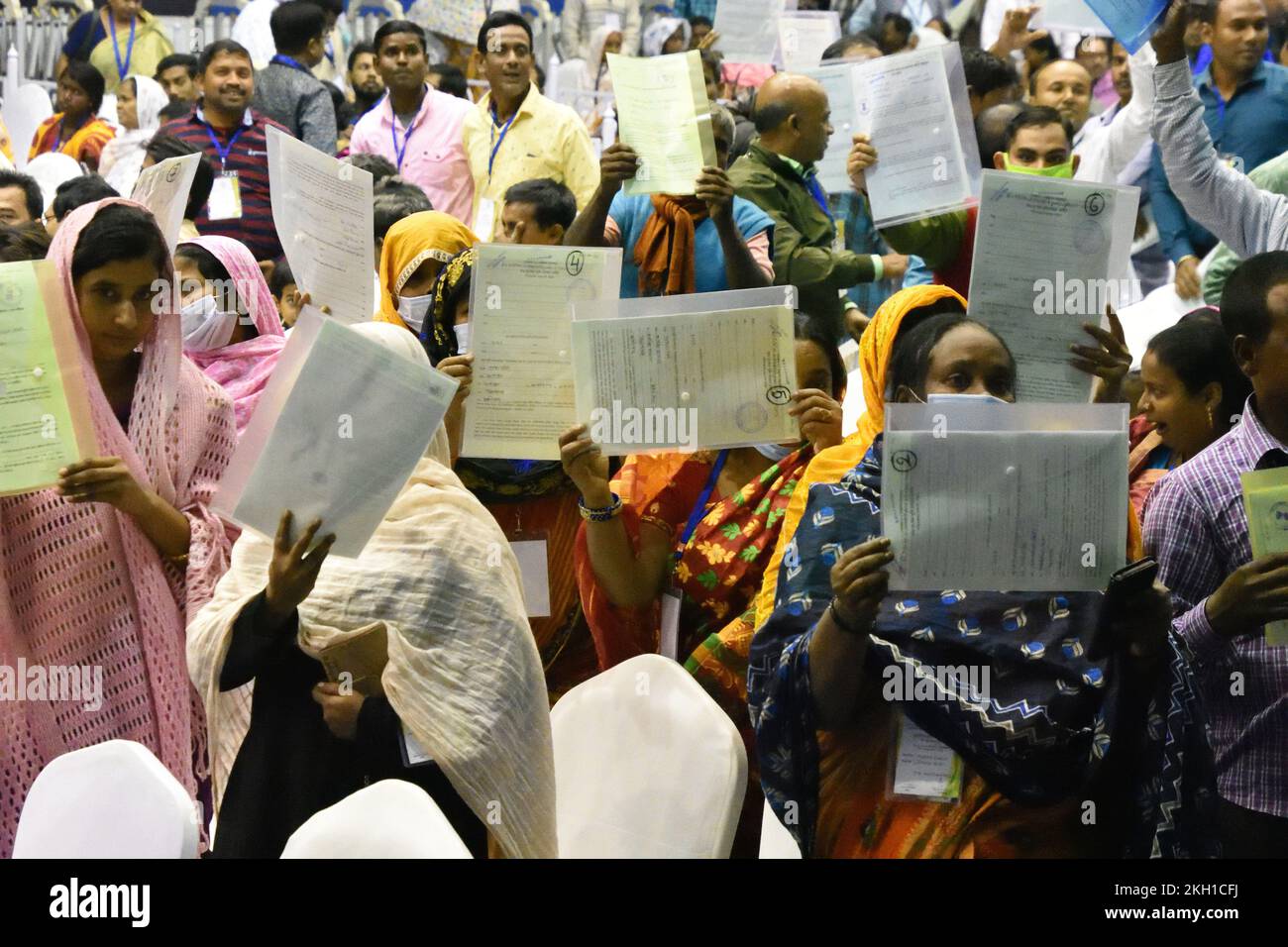 Kolkata, India. 23rd Nov, 2022. Marginalized people showing their ...