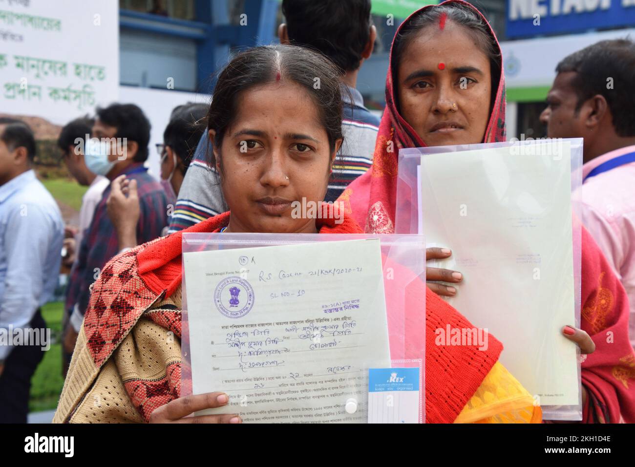 Kolkata, India. 23rd Nov, 2022. Marginalized people showing their ...
