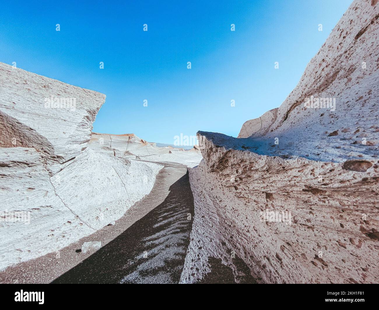 The huge white volcanic stones at Campo de Piedra Pomez, Catamarca ...