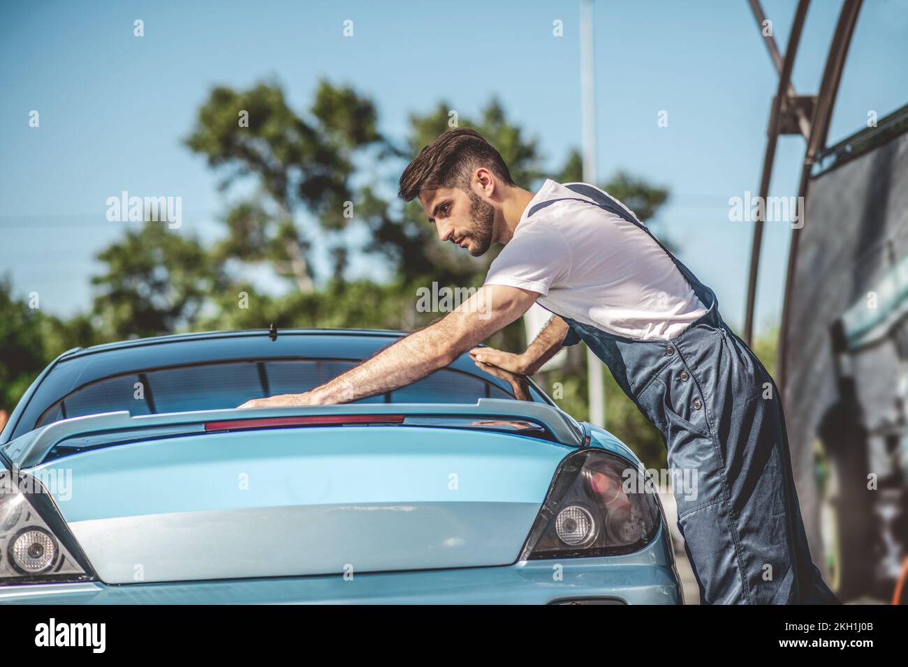 Automotive detailer busy cleaning a customer automobile Stock Photo - Alamy