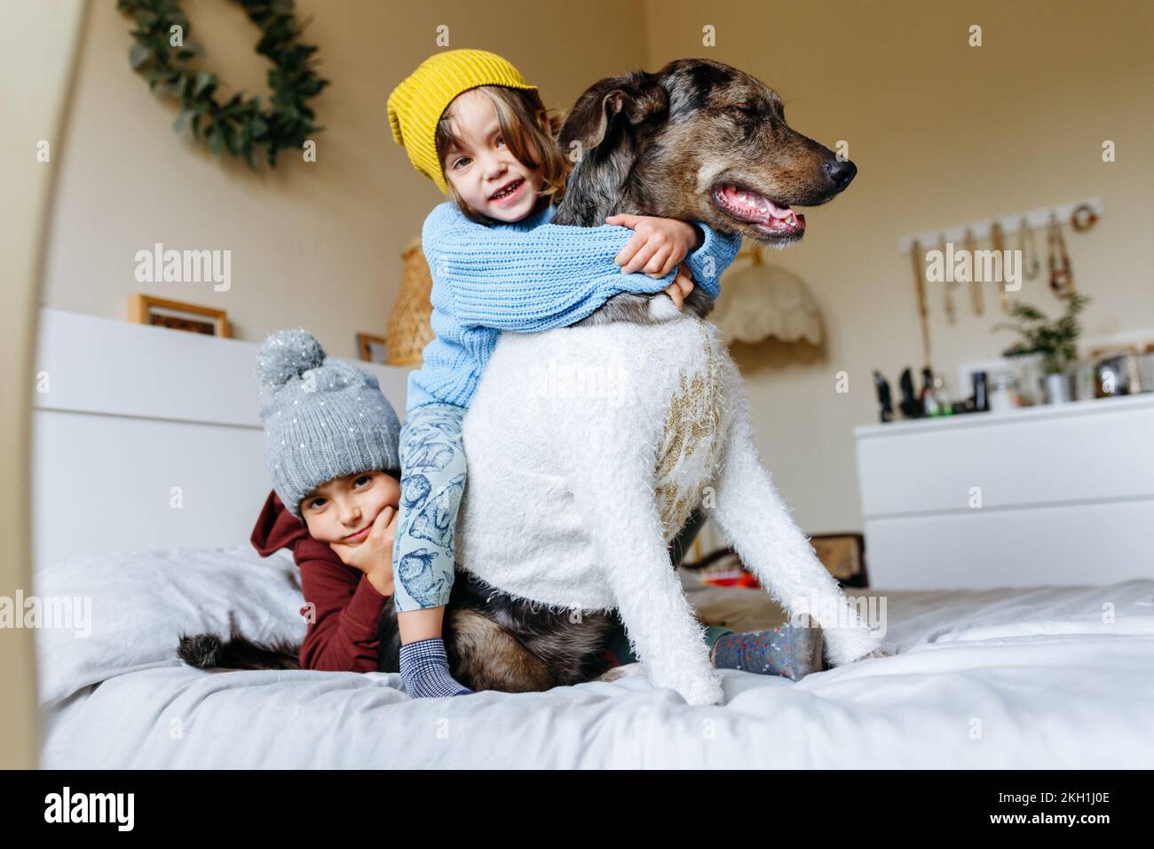 Child indoors freezing hi-res stock photography and images - Alamy