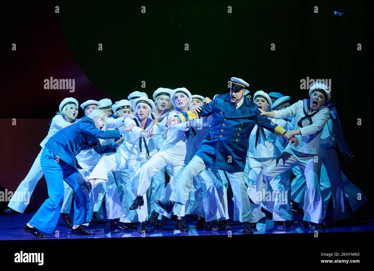 Berlin, Germany. 23rd Nov, 2022. The sailors' choir, the helmsman (l ...