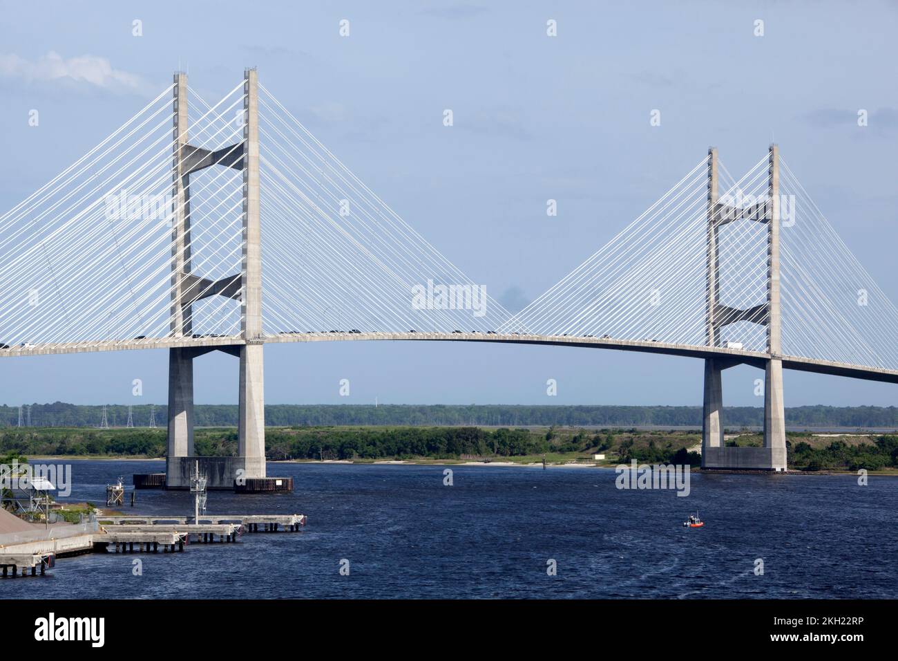 Large suspension bridge hi-res stock photography and images - Alamy