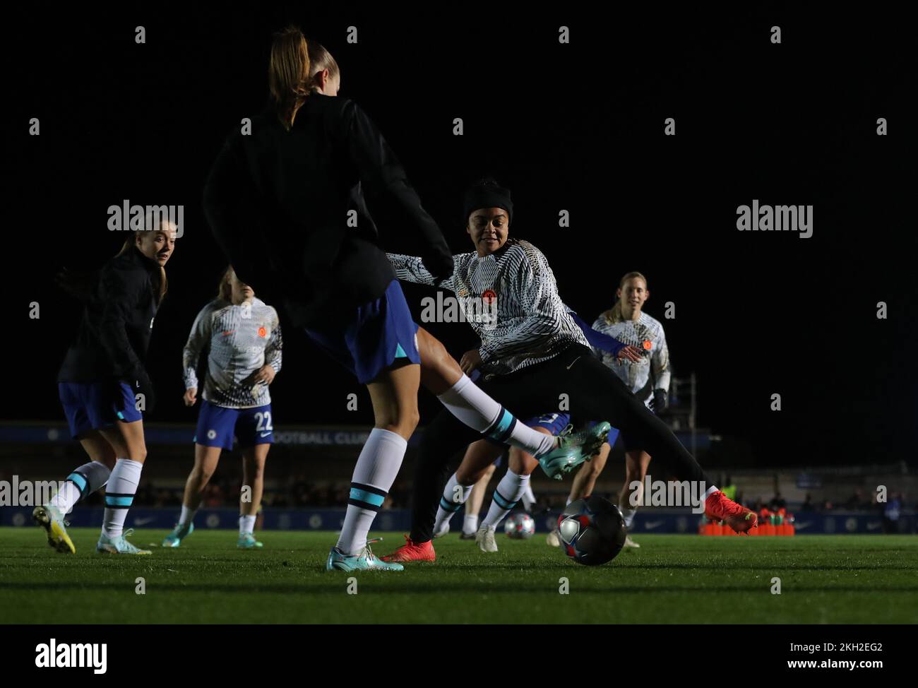 Kington Upon Thames, UK. 23rd Nov, 2022. Jess Carter of Chelsea warms ...