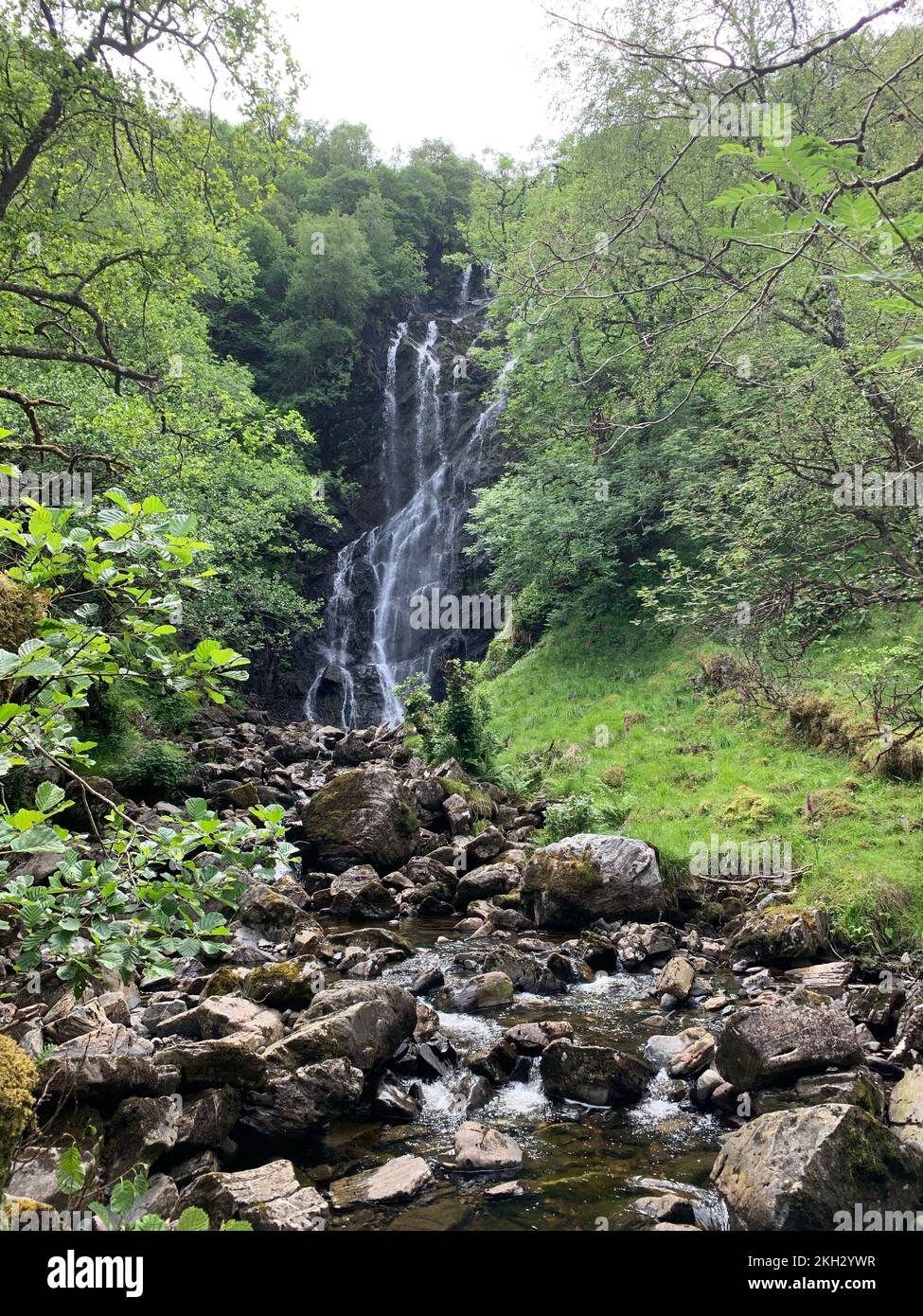 Vertical shot cascade rocks hi-res stock photography and images - Alamy