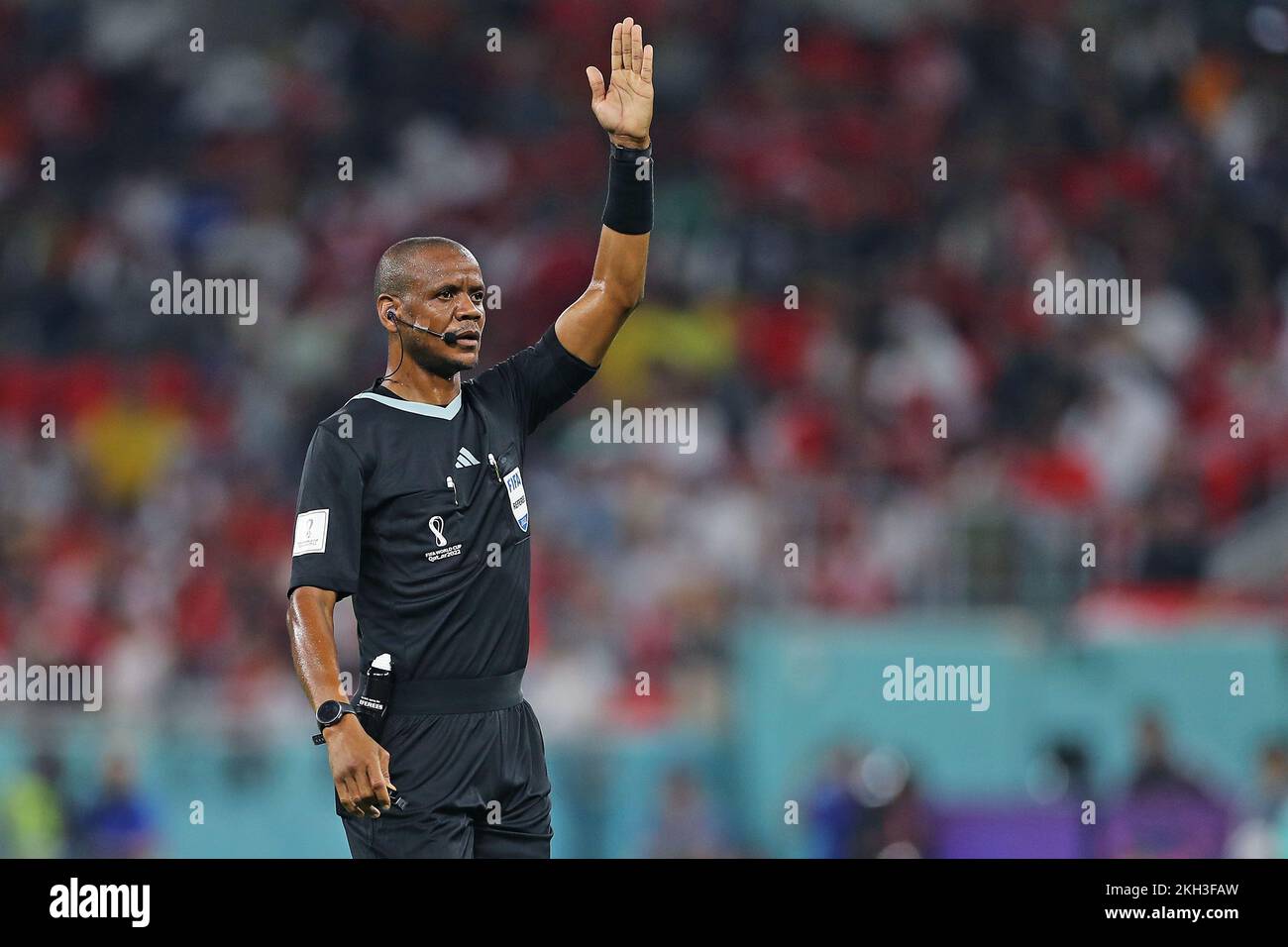 Árbitro Janny Sikazwe (ZAM) during the Qatar 2022 World Cup match ...