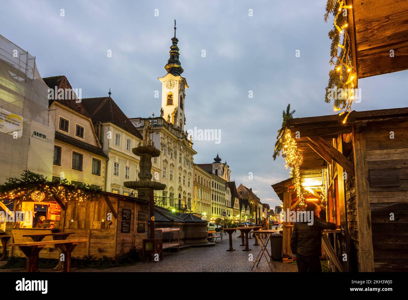 Steyr: Christmas market Christkindlmarkt at square Stadtplatz, Town ...