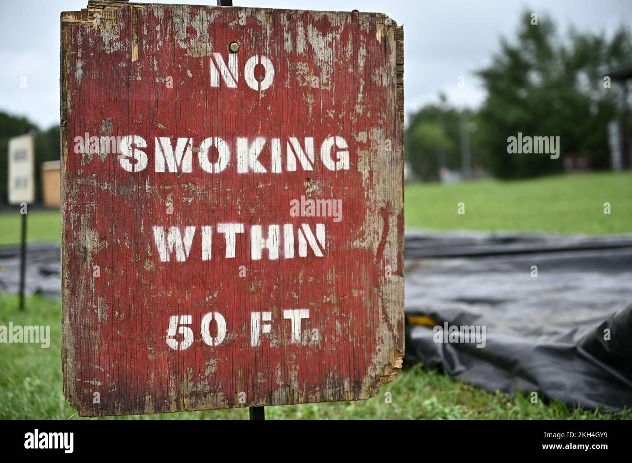 A wooden sign with text "No smoking within 50 ft Stock Photo - Alamy