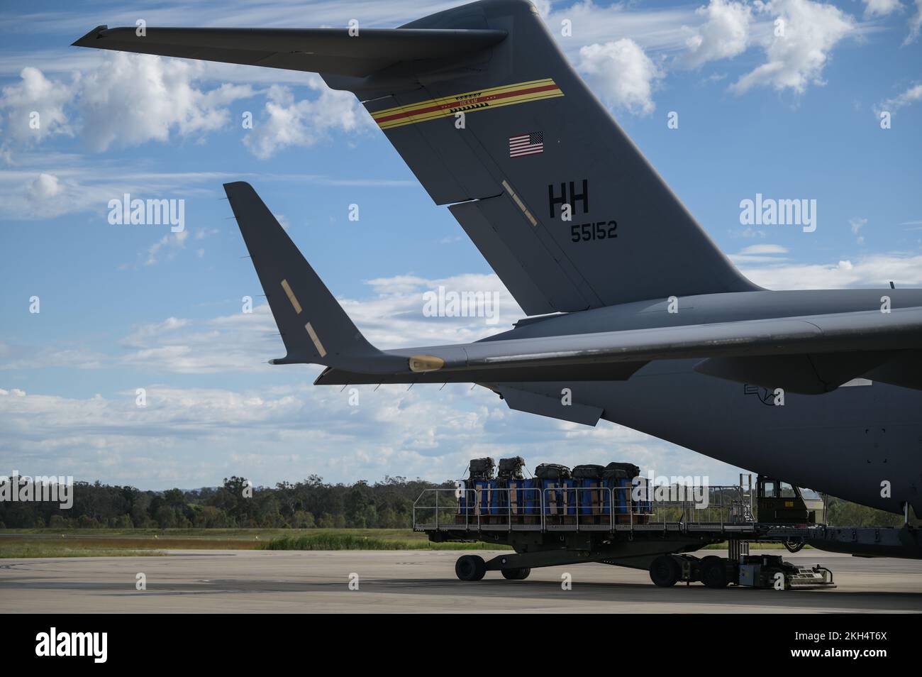 Soldiers assigned to the Royal Australian Army 176th Air Dispatch ...