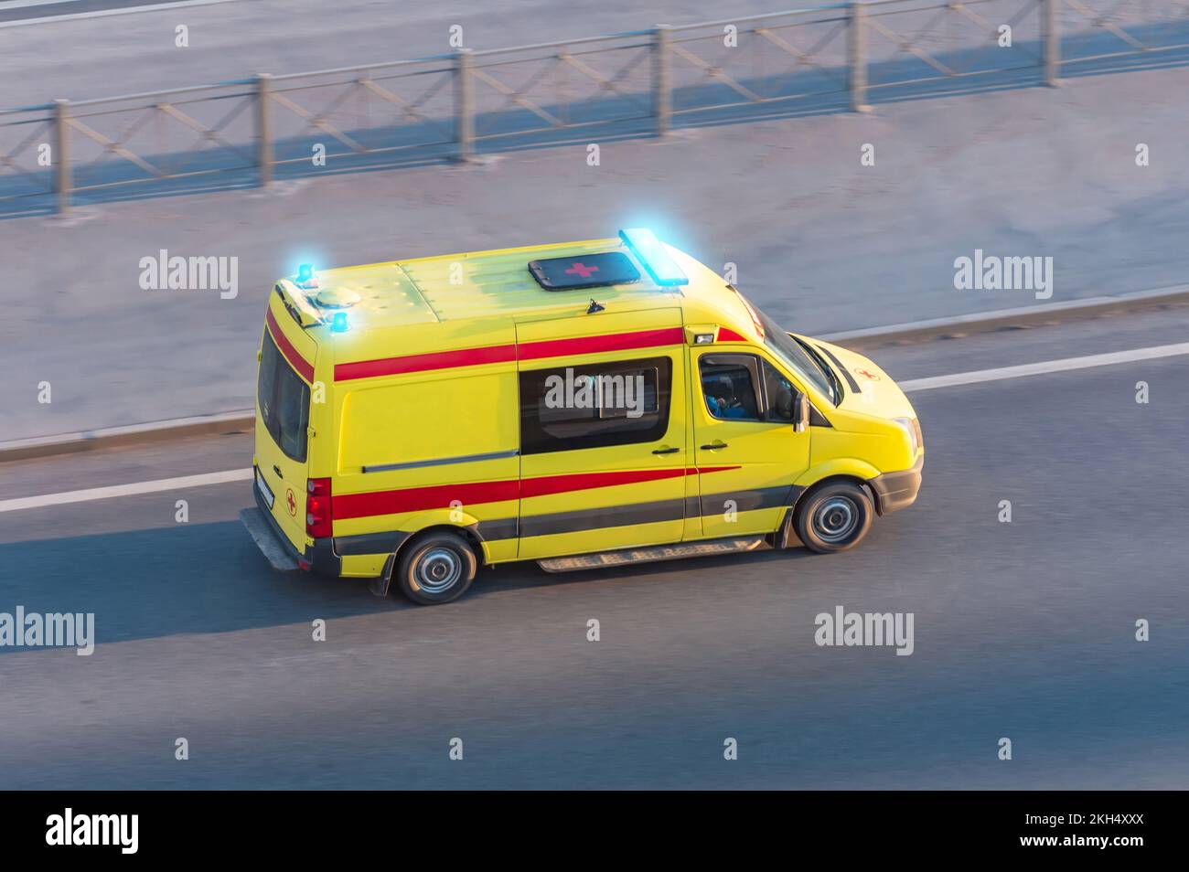 Ambulance top view hi-res stock photography and images - Alamy