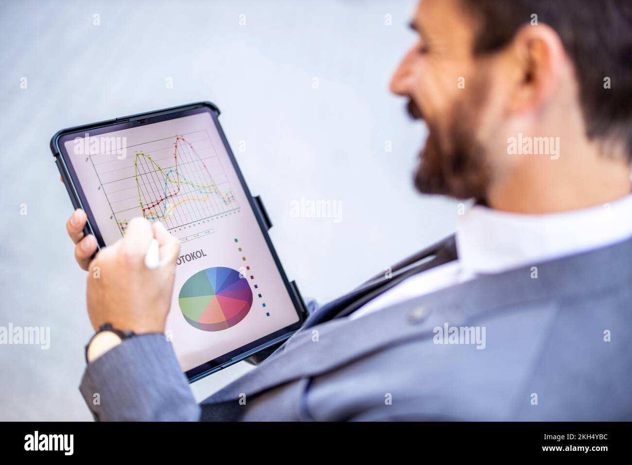 Business people looking graphics hi-res stock photography and images ...