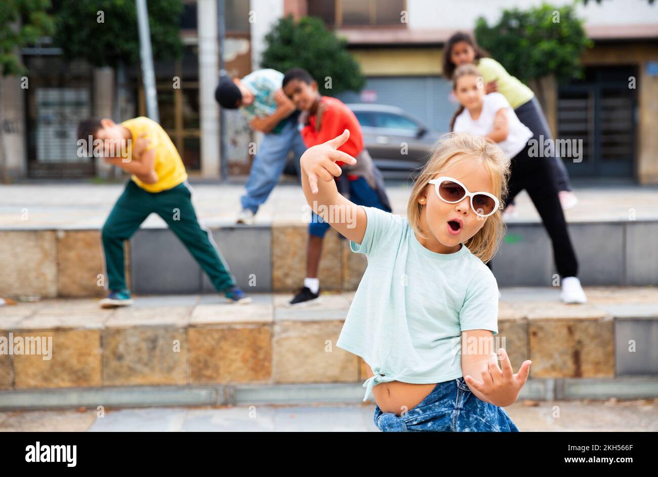 Girl hip hop dancer posing outdoors Stock Photo - Alamy